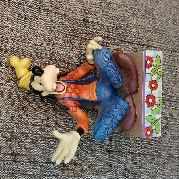 Jim Shore | Accents | Collectible Goofy Figurine By Jim Shore | Poshmark